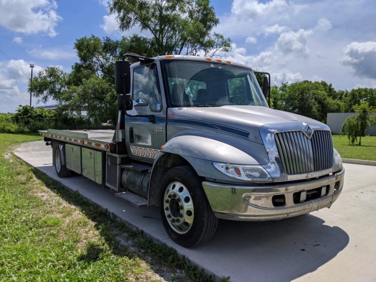 2002 International 4300 Rollback | Kentucky Tow Trucks